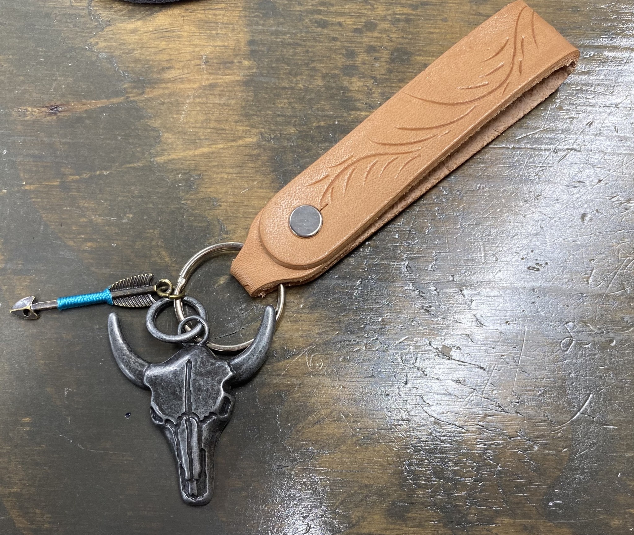 Chase Combs Leather Bullhead/Arrow Handmade Leather Keychain - Nelson ...