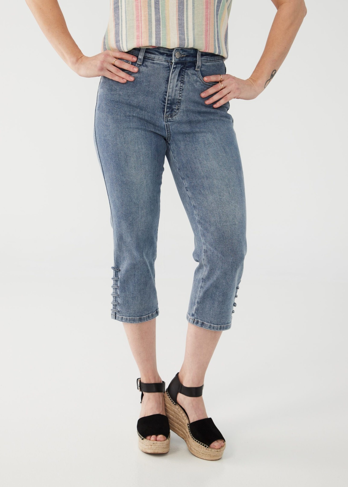 FDJ 6752322 Suzanne Capri with braid detail - JEANS UNLIMITED - Parry ...