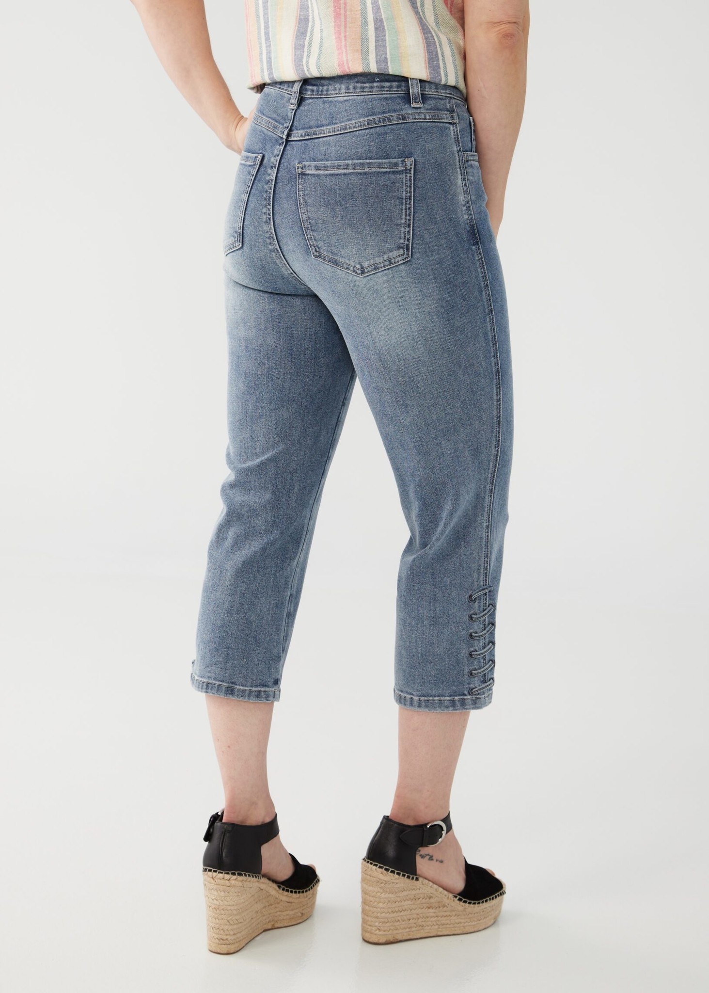 FDJ 6752322 Suzanne Capri with braid detail - JEANS UNLIMITED - Parry ...