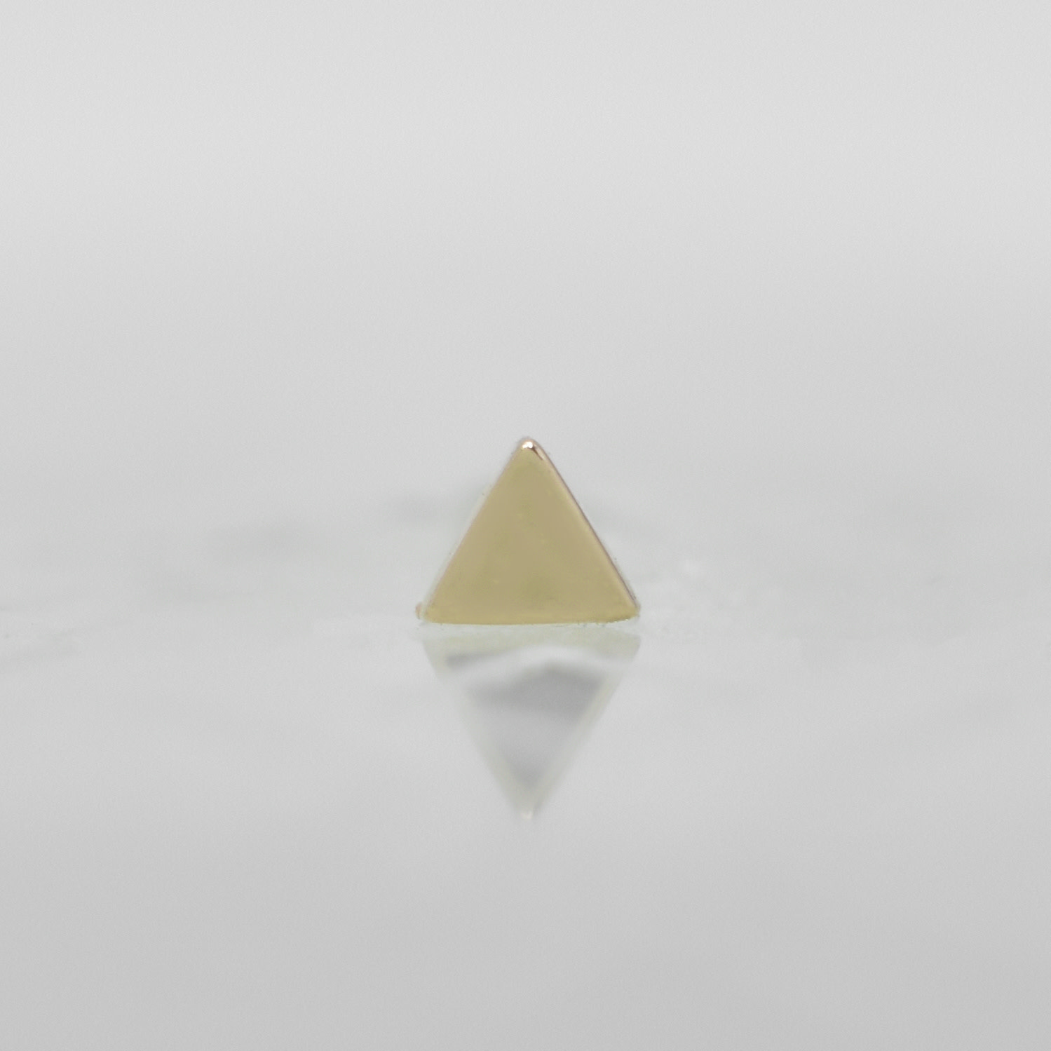 BVLA YG 2.5mm High Polish Triangle - Enigma Professional Piercing Adams