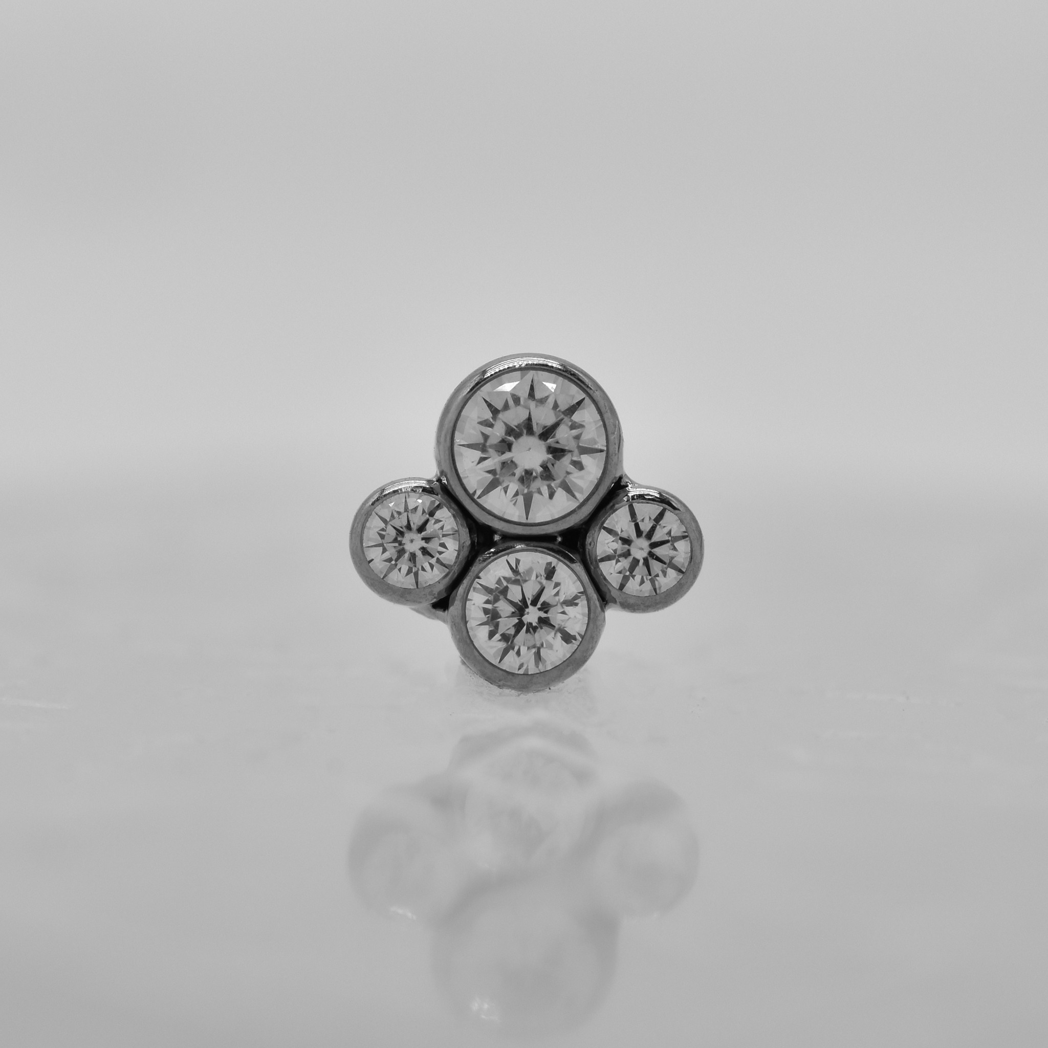 Intrinsic threadless cluster 4 gem Large White CZ - Enigma Professional Piercing Adams