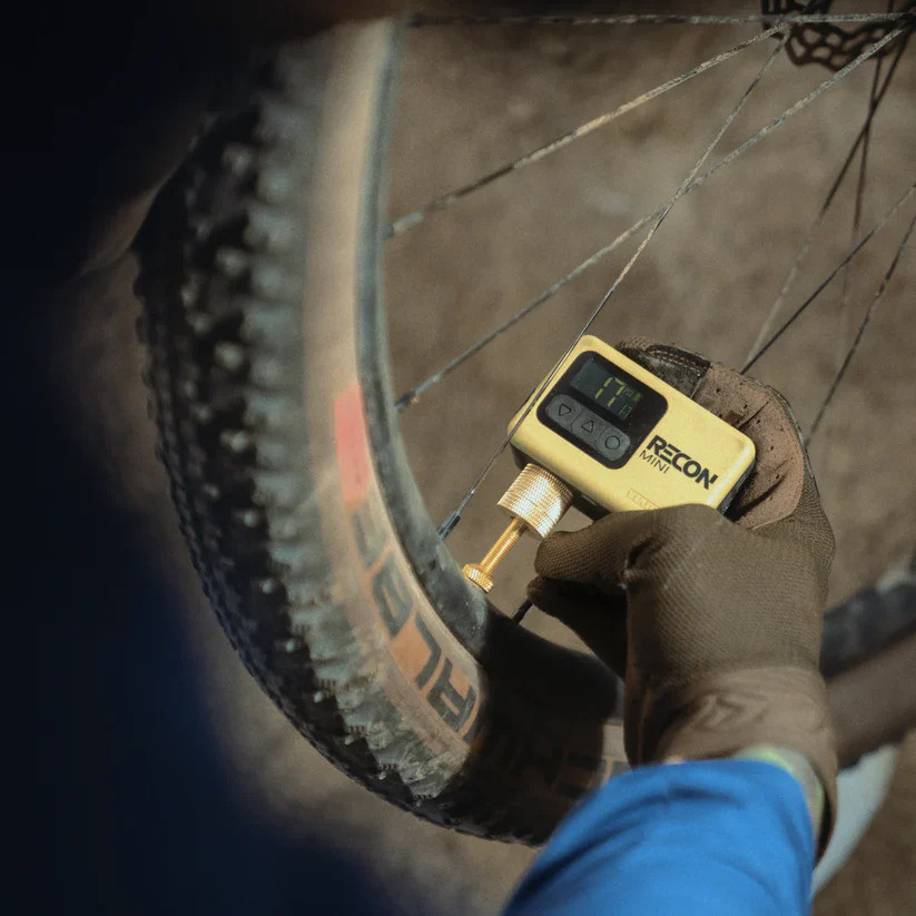 Recon Mini Air Compressor - Roll Cycles Tasmania