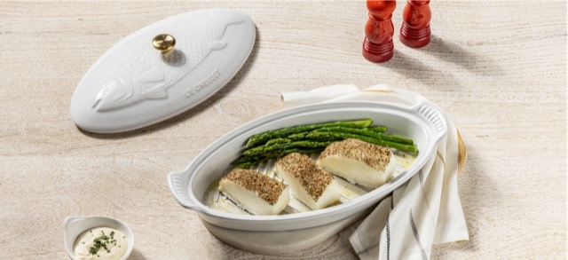 LE CREUSET LE CREUSET Heritage Oval Fish Baker 1.6L - White - Kitchen ...