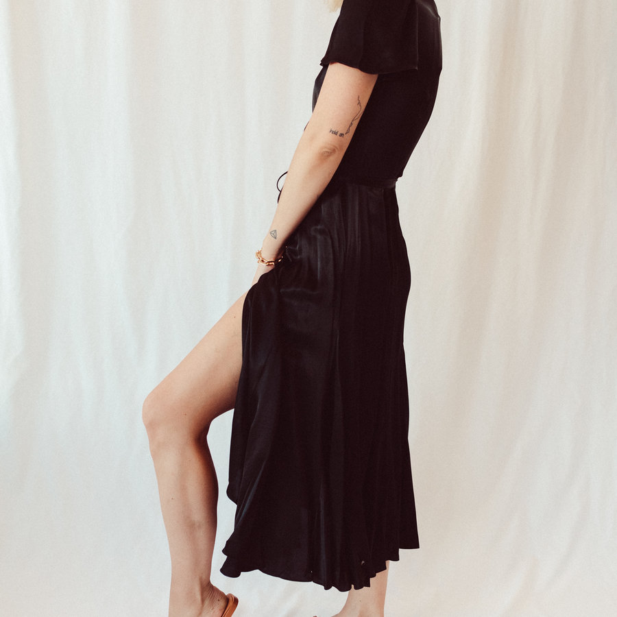 LADY JONES - L A D Y J O N E S