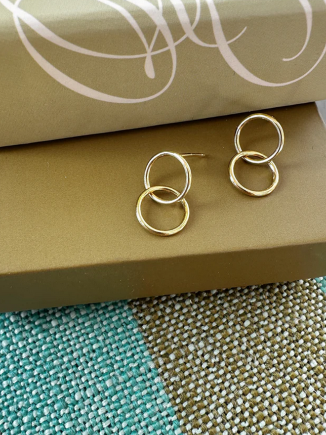 LADY JONES - L A D Y J O N E S