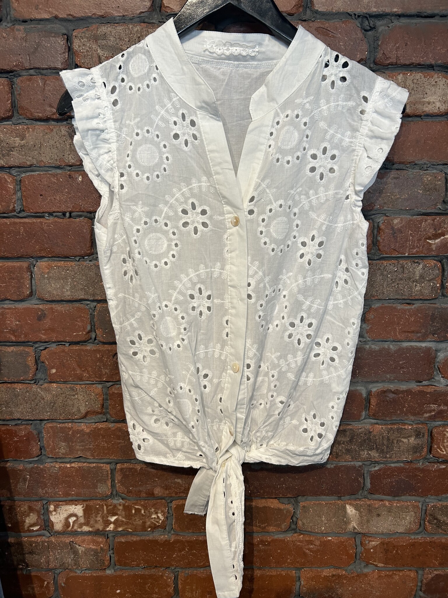 Eyelet tie front 18038 - Towne Boutique