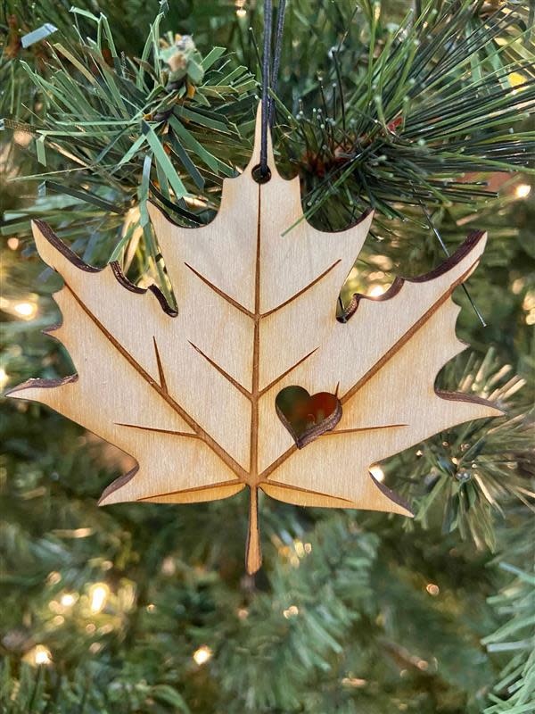 Maple Leaf Heart- Rescentable Wood Air Freshner - Livingstone Outdoor