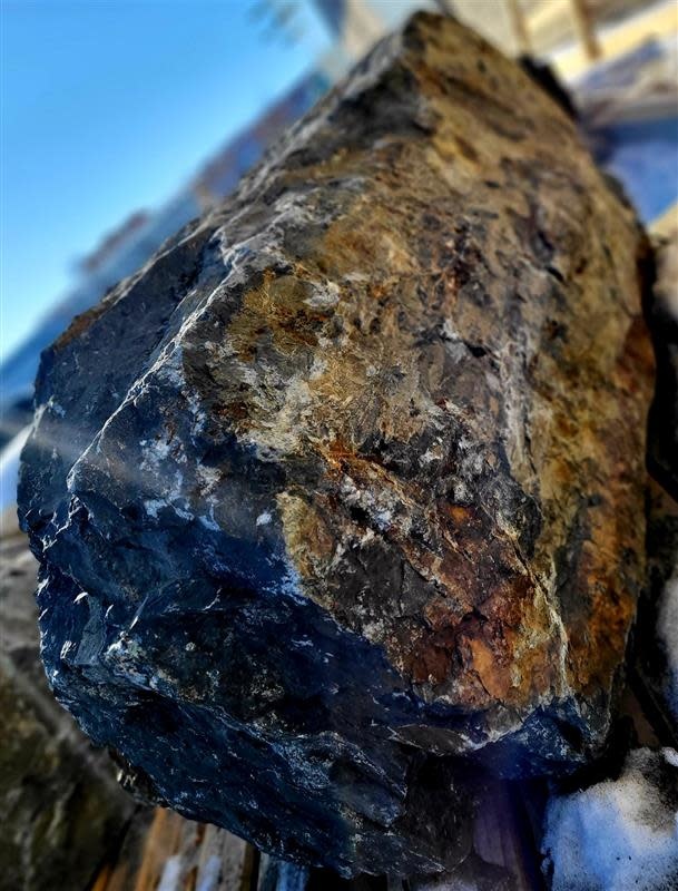 Livingstone Black Granite Boulder XXL 44" + - Livingstone Outdoor