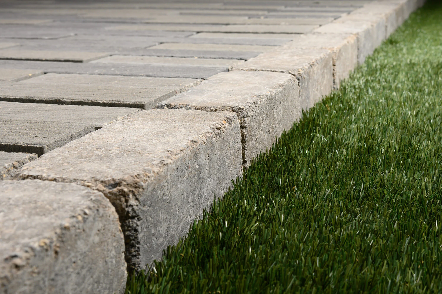 Barkman Quarry Stone Edger - Livingstone Outdoor