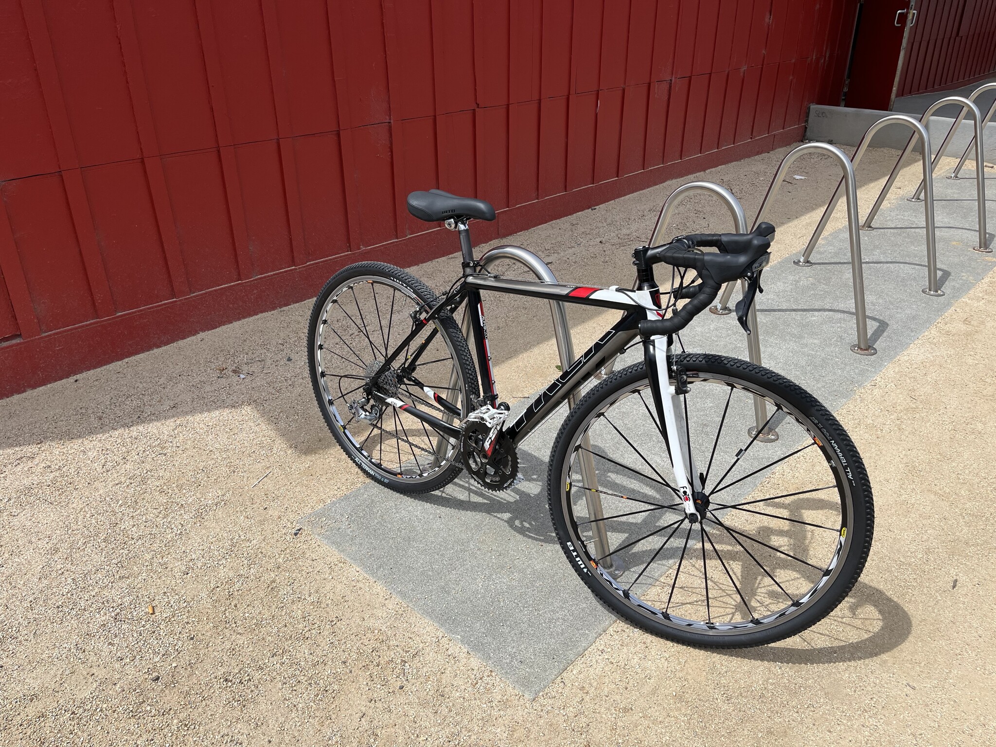 Trek Alpha 200 - 50cm - Black/White - Waterside Workshops