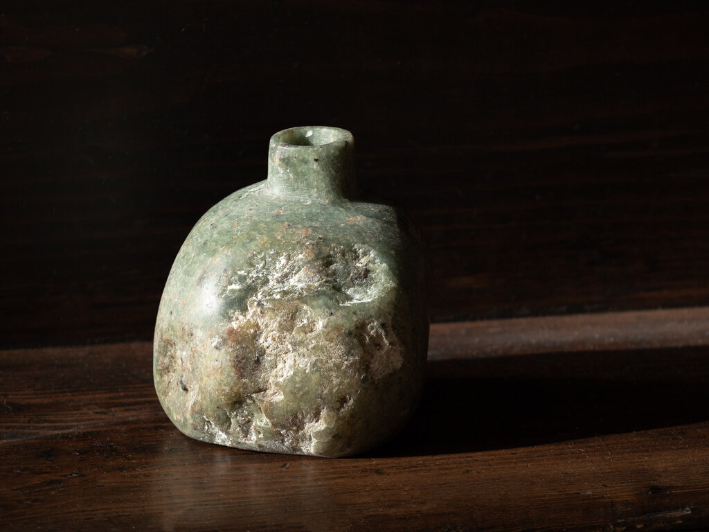 Green soapstone vase, by Elizabeth Lenny, No.28 - Mjölk