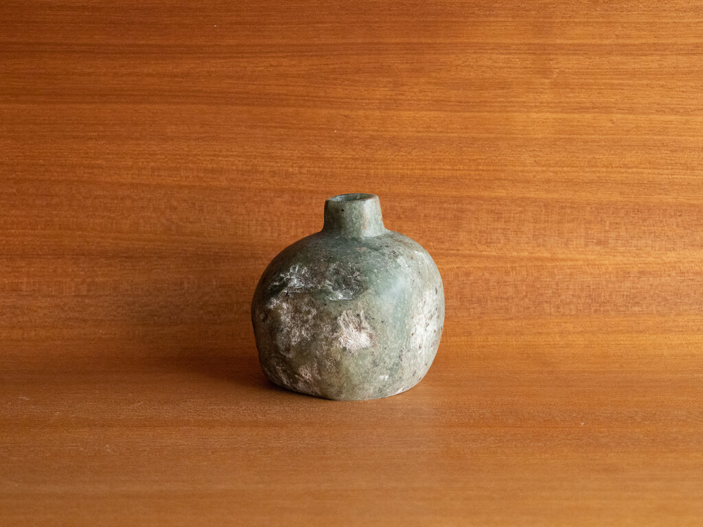 Green soapstone vase, by Elizabeth Lenny, No.28 - Mjölk