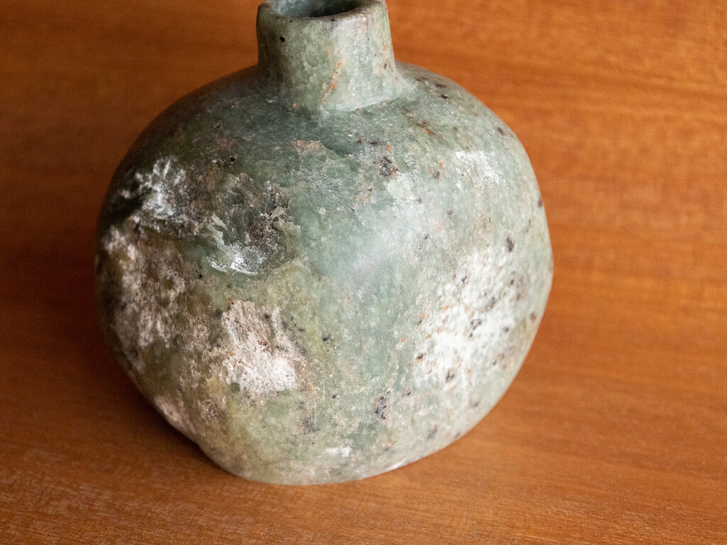 Green soapstone vase, by Elizabeth Lenny, No.28 - Mjölk