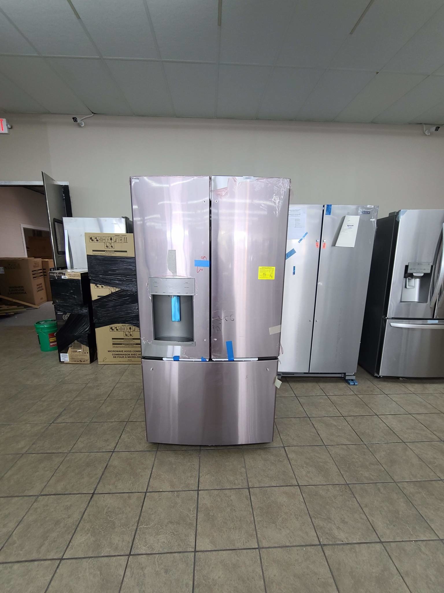 GE GE GFE28GYNFS 27.7 cu. ft. French Door Refrigerator in Fingerprint ...