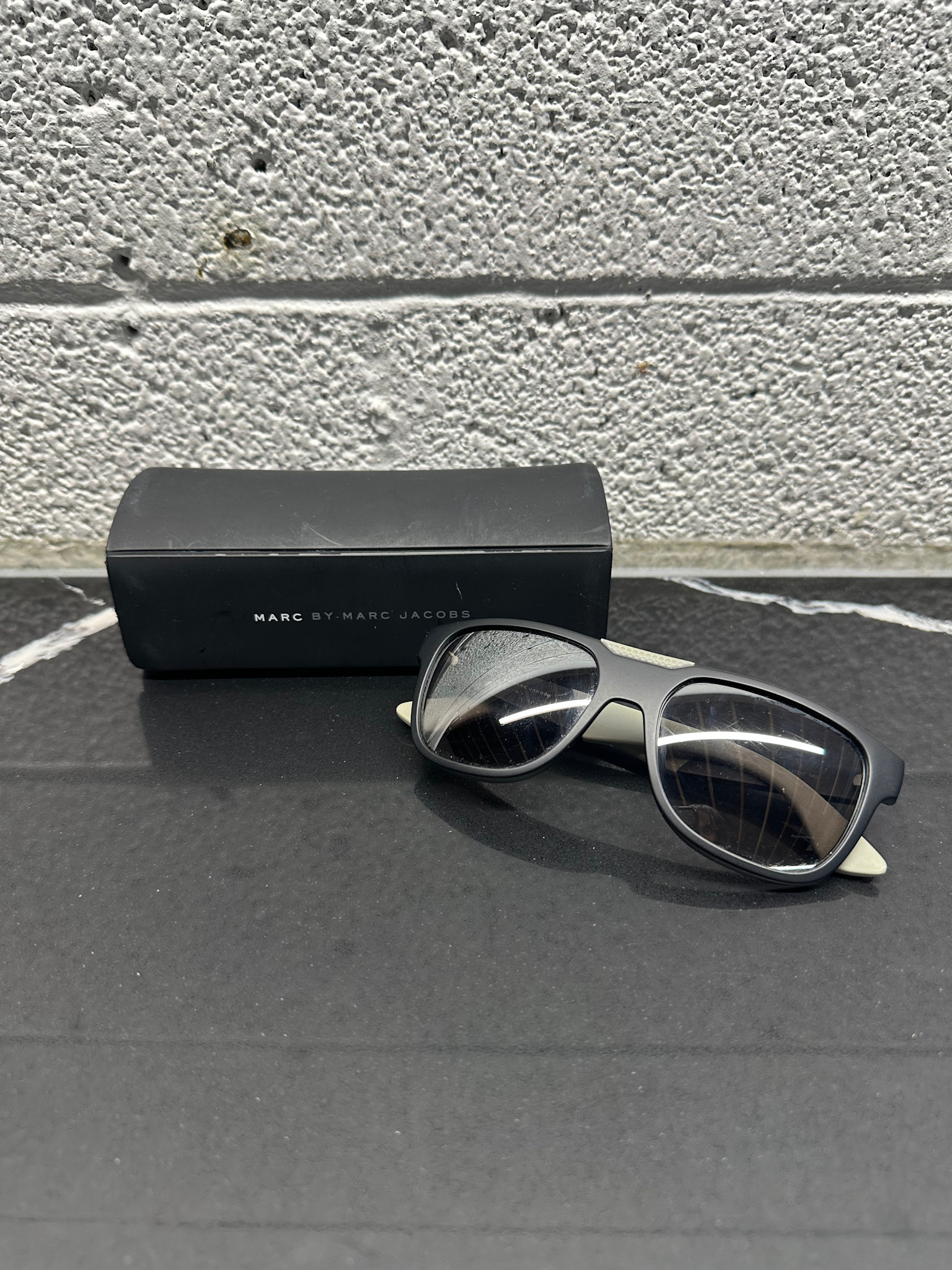 MARC JACOBS BLACK/GREY FRAMES - ALT REBEL