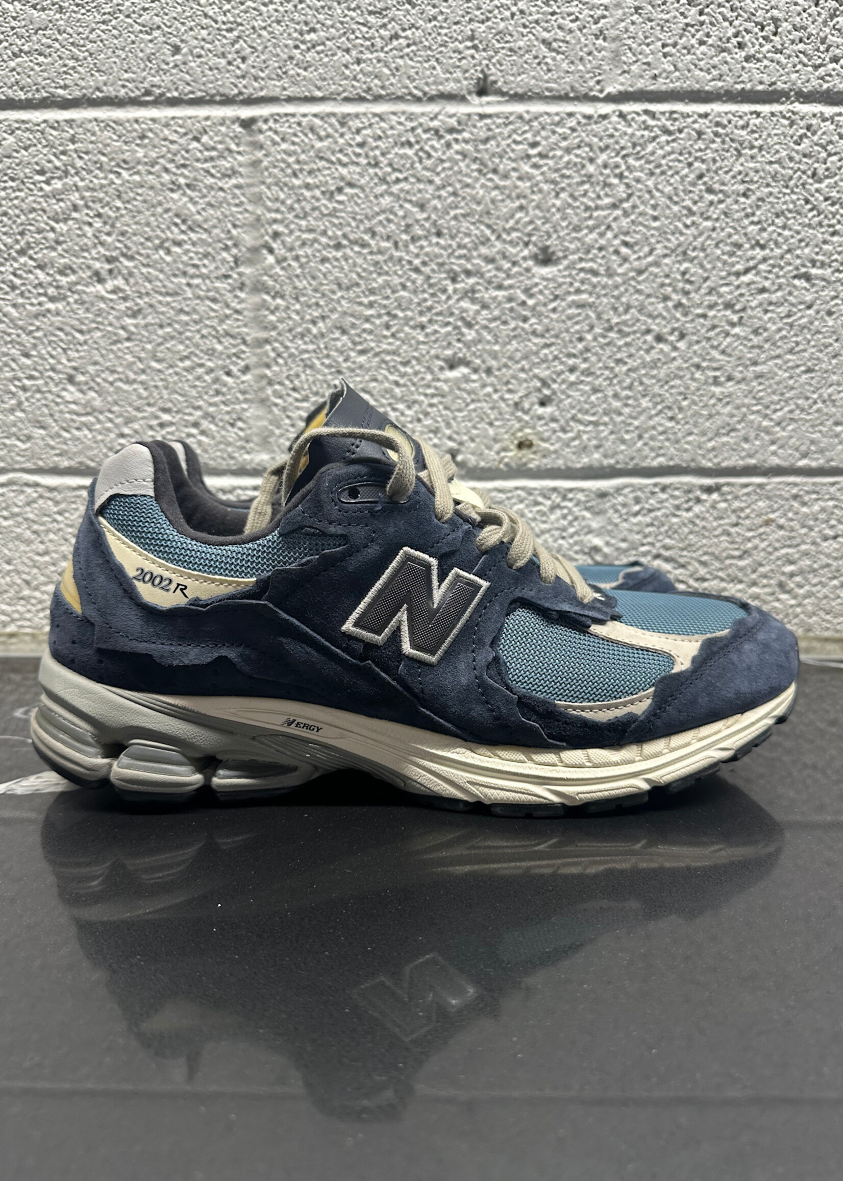 New Balance 2002r Navy Protection Pack Masc 10.5 - ALT REBEL