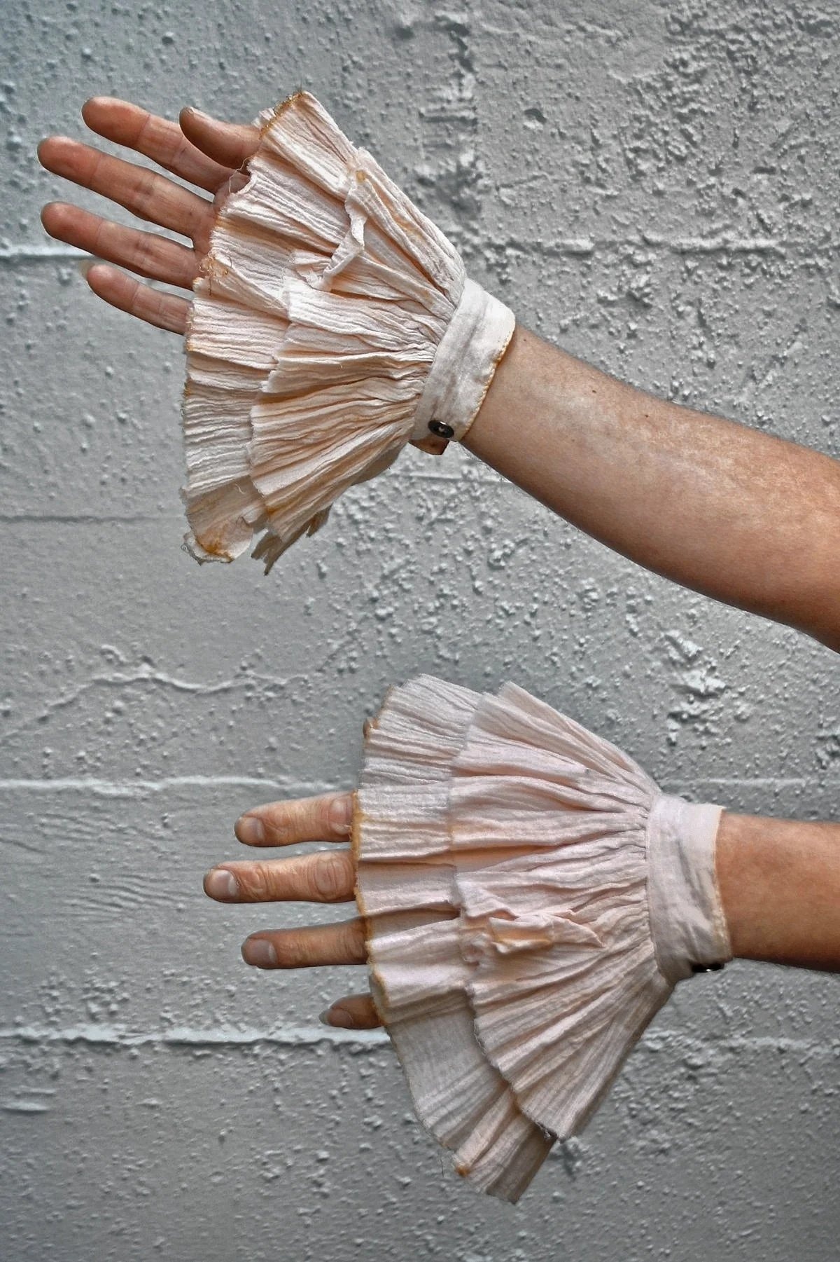 5 & Diamond-Unisex Ruffled Dandy Cuffs-Cotton - Ceiba