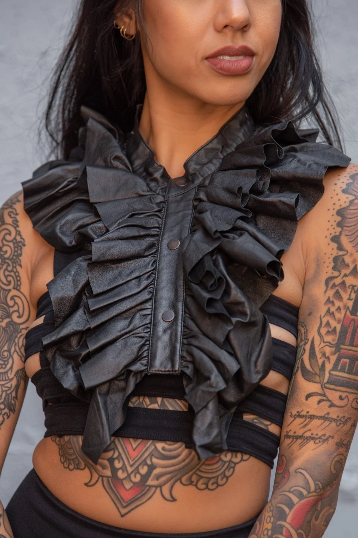 Five & Diamond-Unisex Ruffled Dandy Collar-Soft Leather - Ceiba