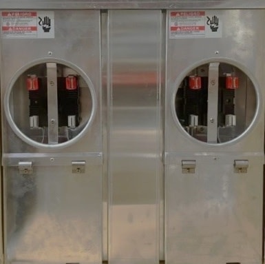 PULLOUT 100 AMP 2 GANG CON BREAKER NO HUB ALUMINIO-PLPDA100 - Lumbra Inc