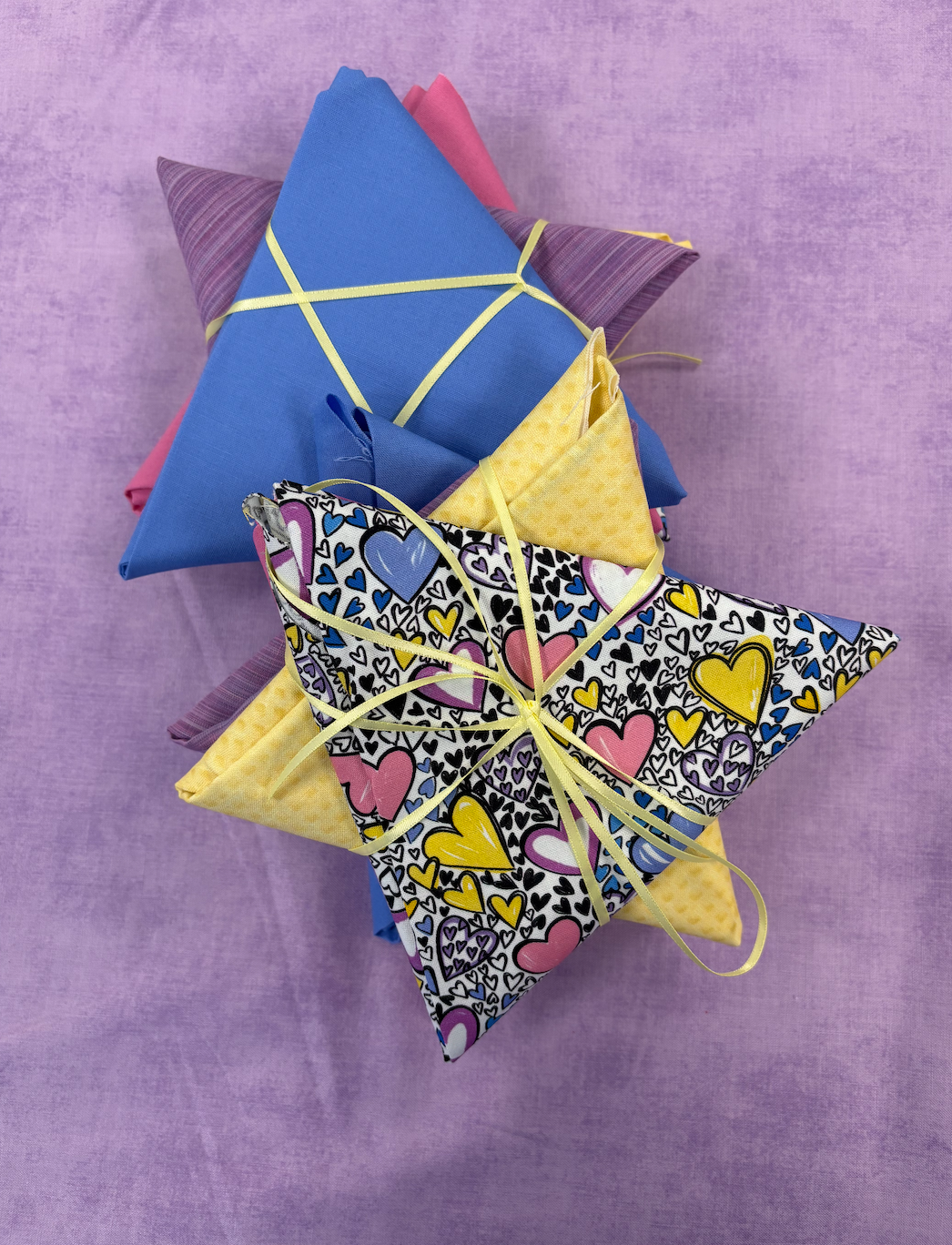 Heartfully Yours Fat Quarter Bundle (5) - Dominion Sewing Centre & Studio