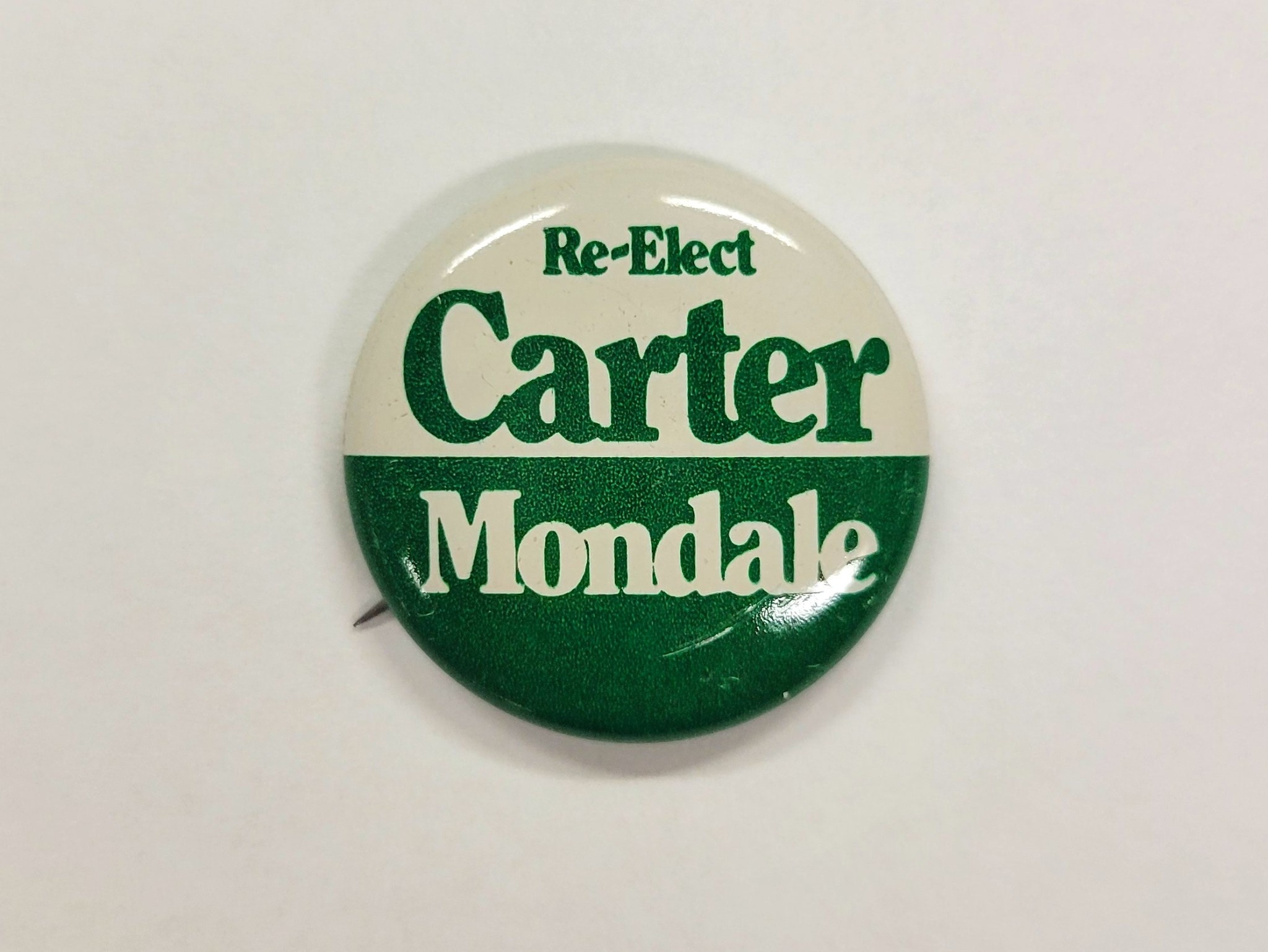 1980 RE-ELECT CARTER MONDALE CAMPAIGN BUTTON - The Store at LBJ