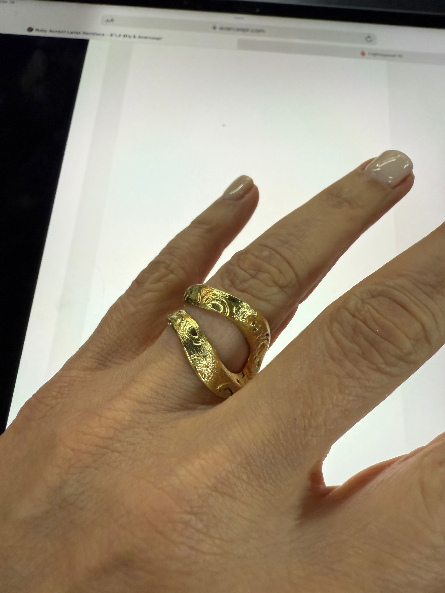 Engraved open gold ring - B’LA Btq & Avarcaspr