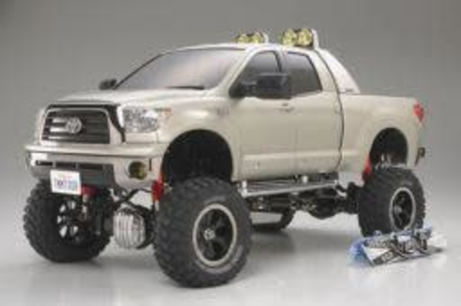 TAMIYA TUNDRA HIGH-LIFT 1/10TH SCALE 4 X 4 PICKUP TRUCK 2 SNOWBOARDS ...