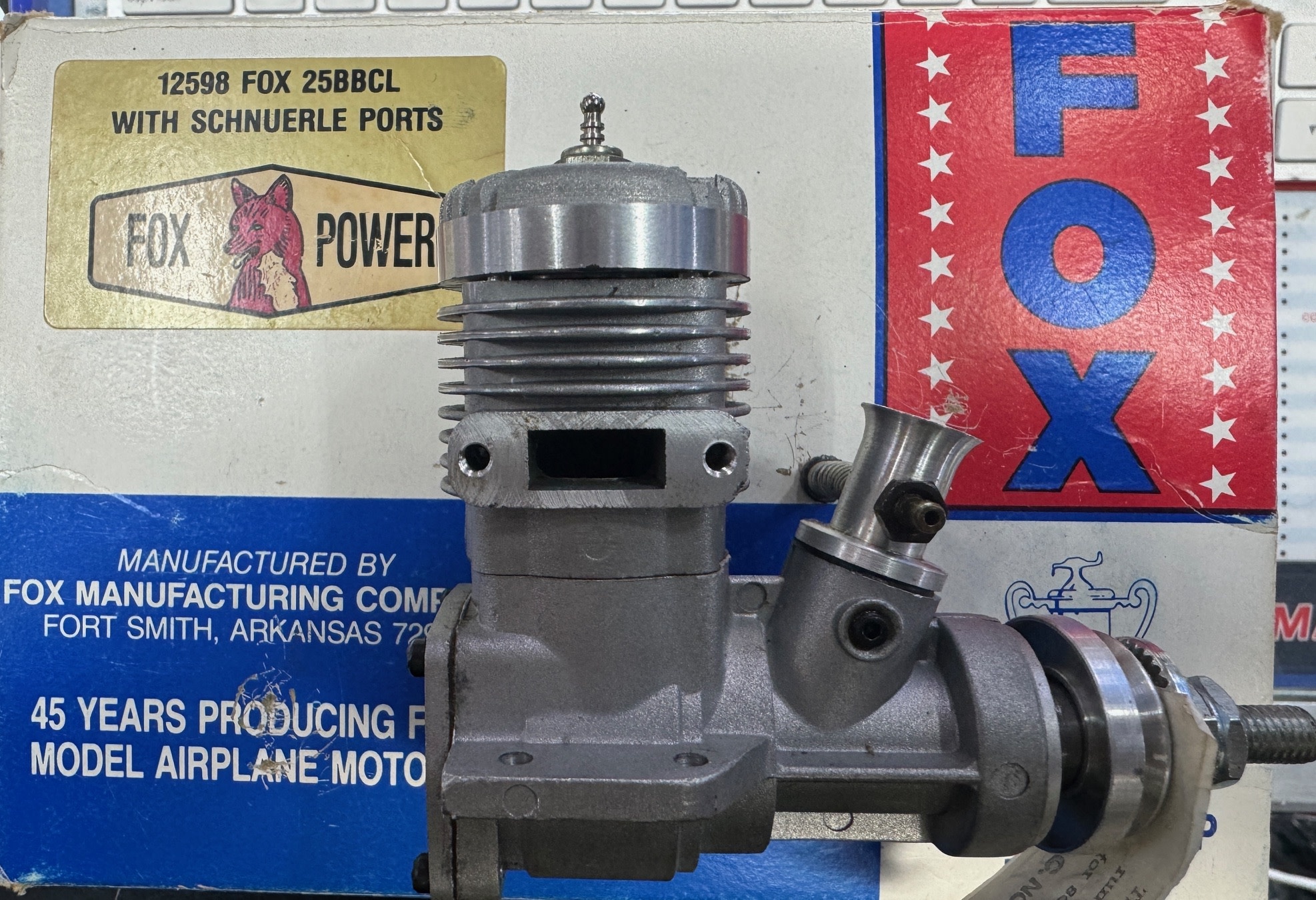 FOX FOX 25 BB C/L STUNT ENGINE ( new old stock ) WITH ORIGINAL BOX & MUFFLER - www.acercmodels.com