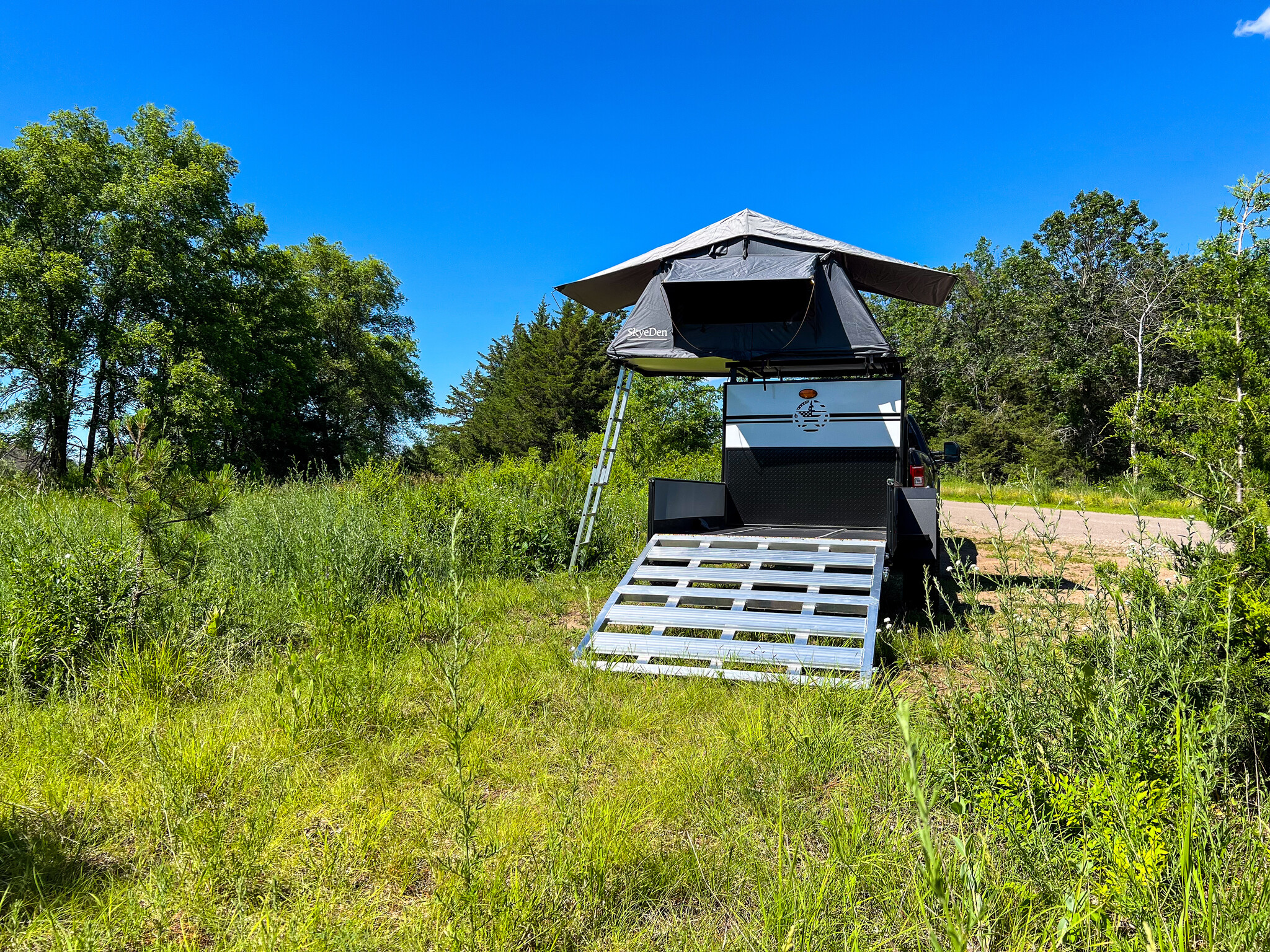 SkyeDen Rooftop Tent 2.7" and Awning - PleasureLand RV Wholesale