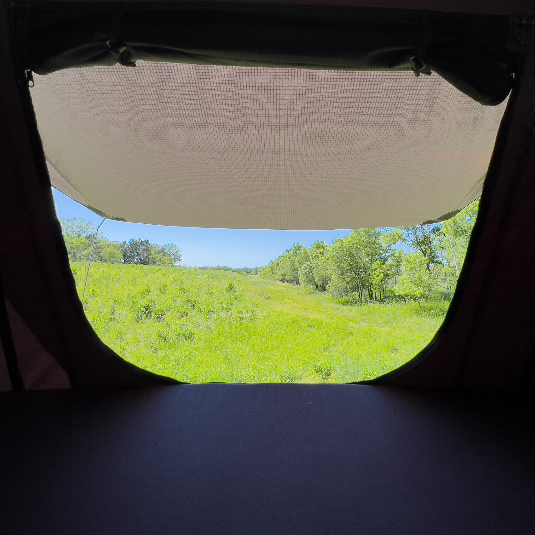 SkyeDen Rooftop Tent 2.7" and Awning - PleasureLand RV Wholesale