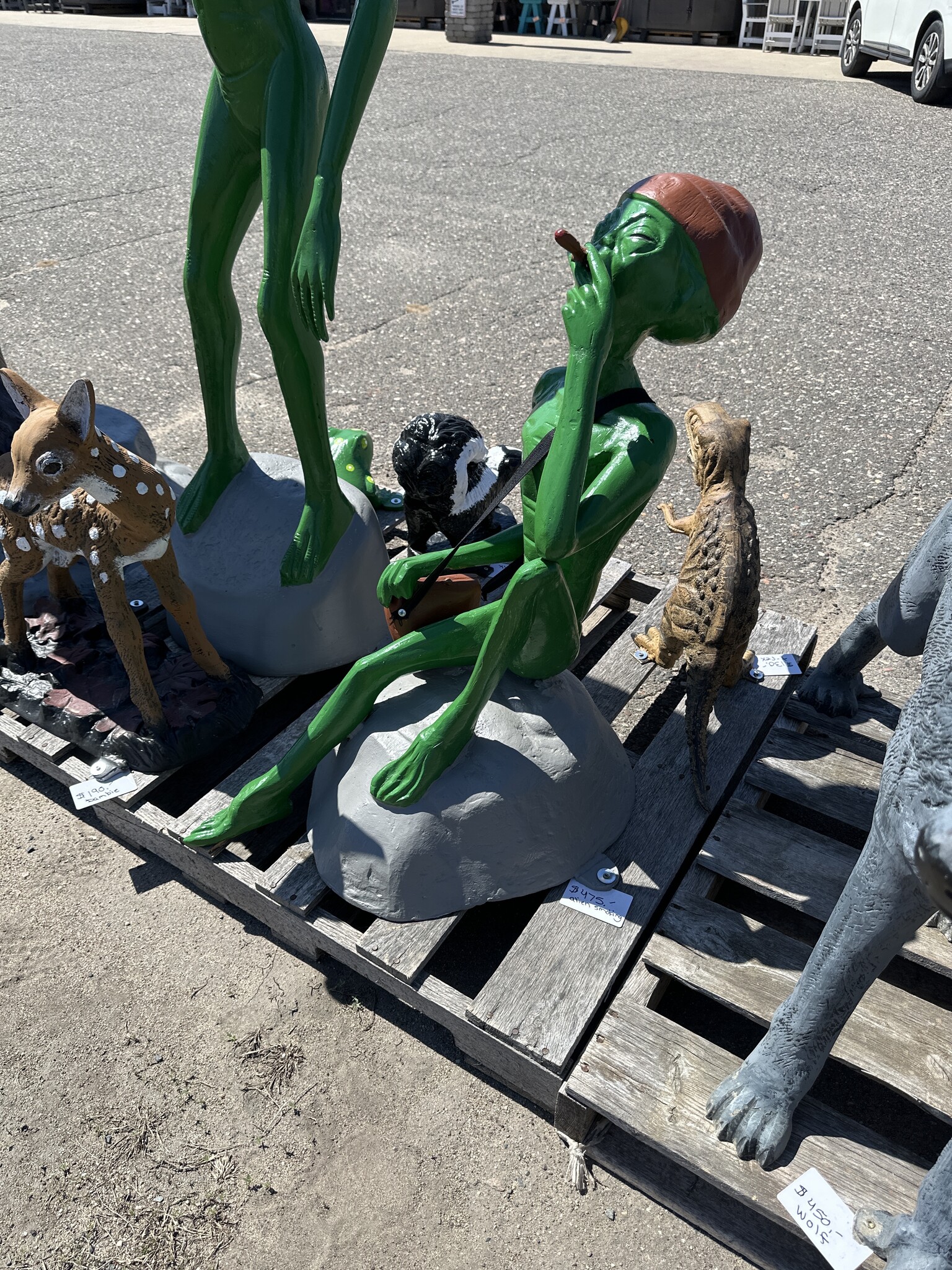 Smoking Alien - PleasureLand RV Wholesale