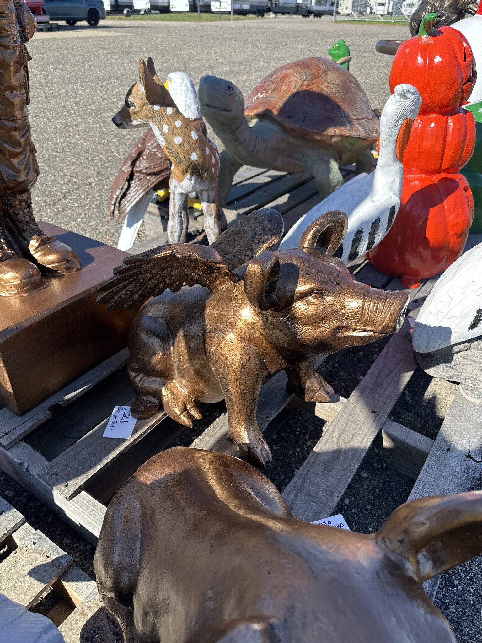 Medium Pig with Wings - PleasureLand RV Wholesale