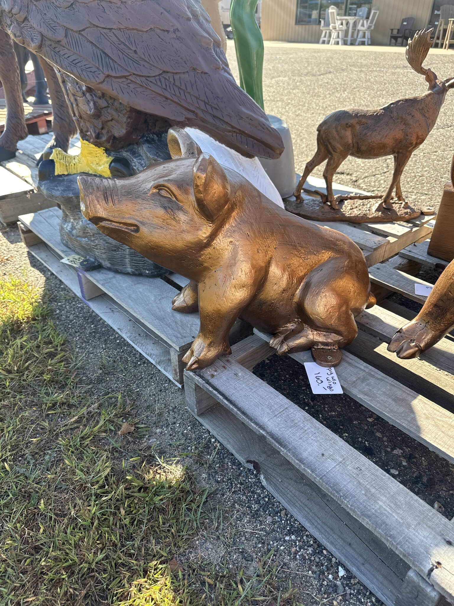 Medium Pig without Wings - PleasureLand RV Wholesale