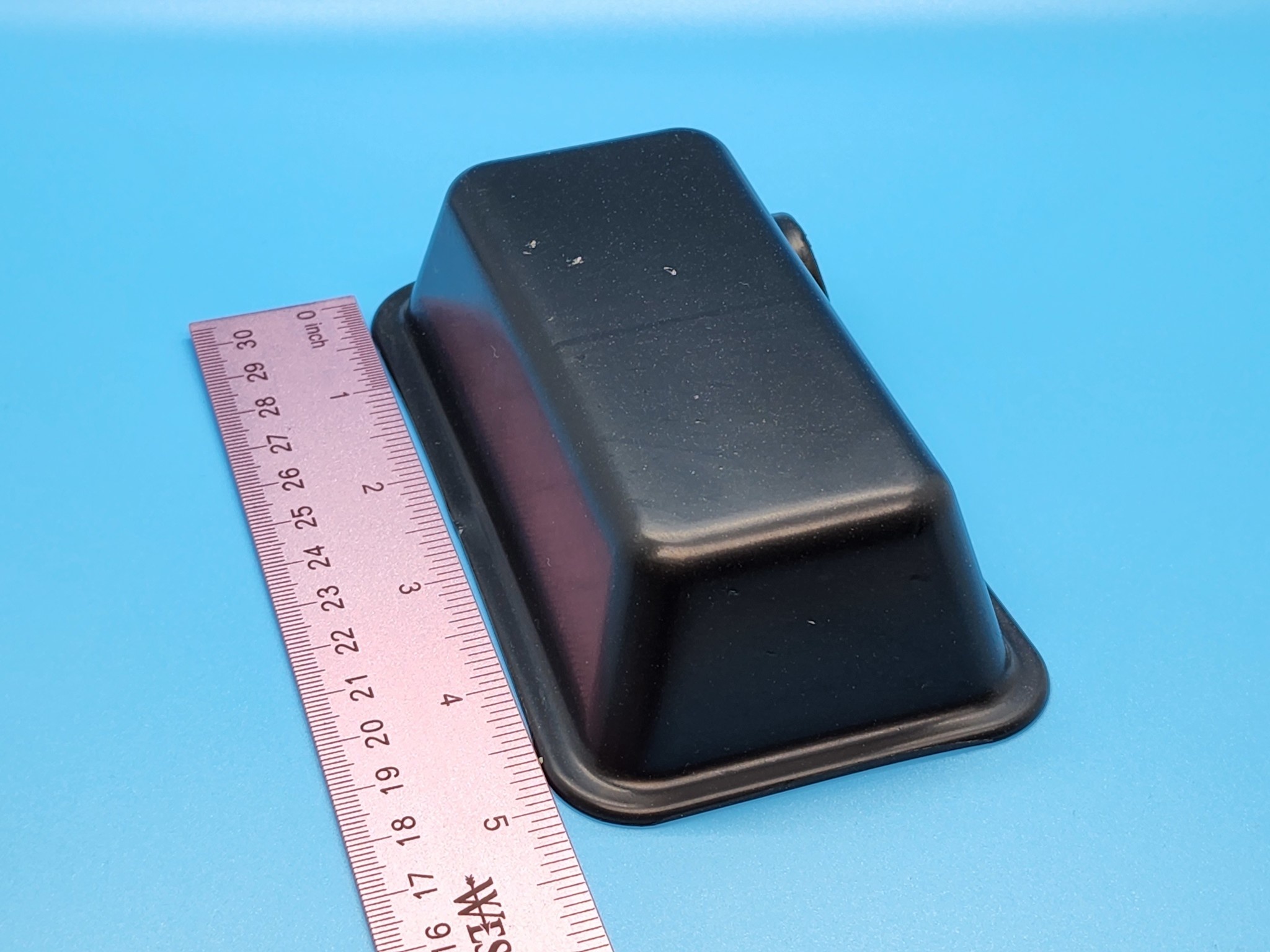 Black Plastic Hide XS ( UPC 5428 ) - Snake Discovery