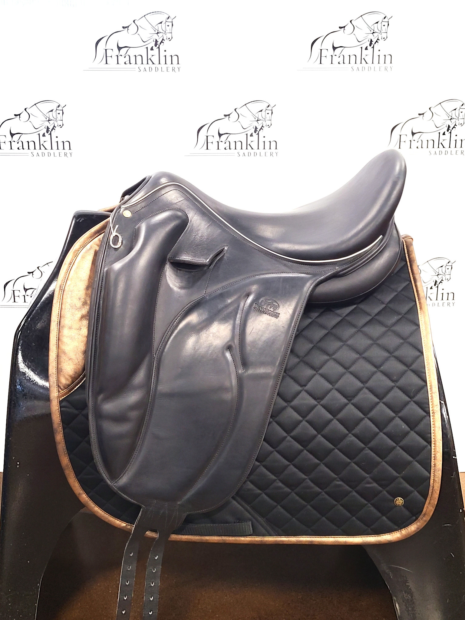 Devoucoux Monoflap Dressage Saddle 18.5" Seat Consignment #812 ...