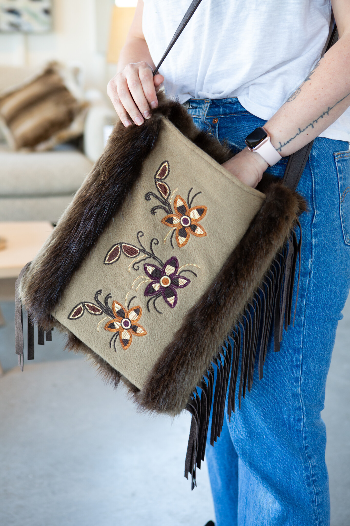 EMBROIDERED X-BODY BEAVER BAG - LARGE - Cahill's