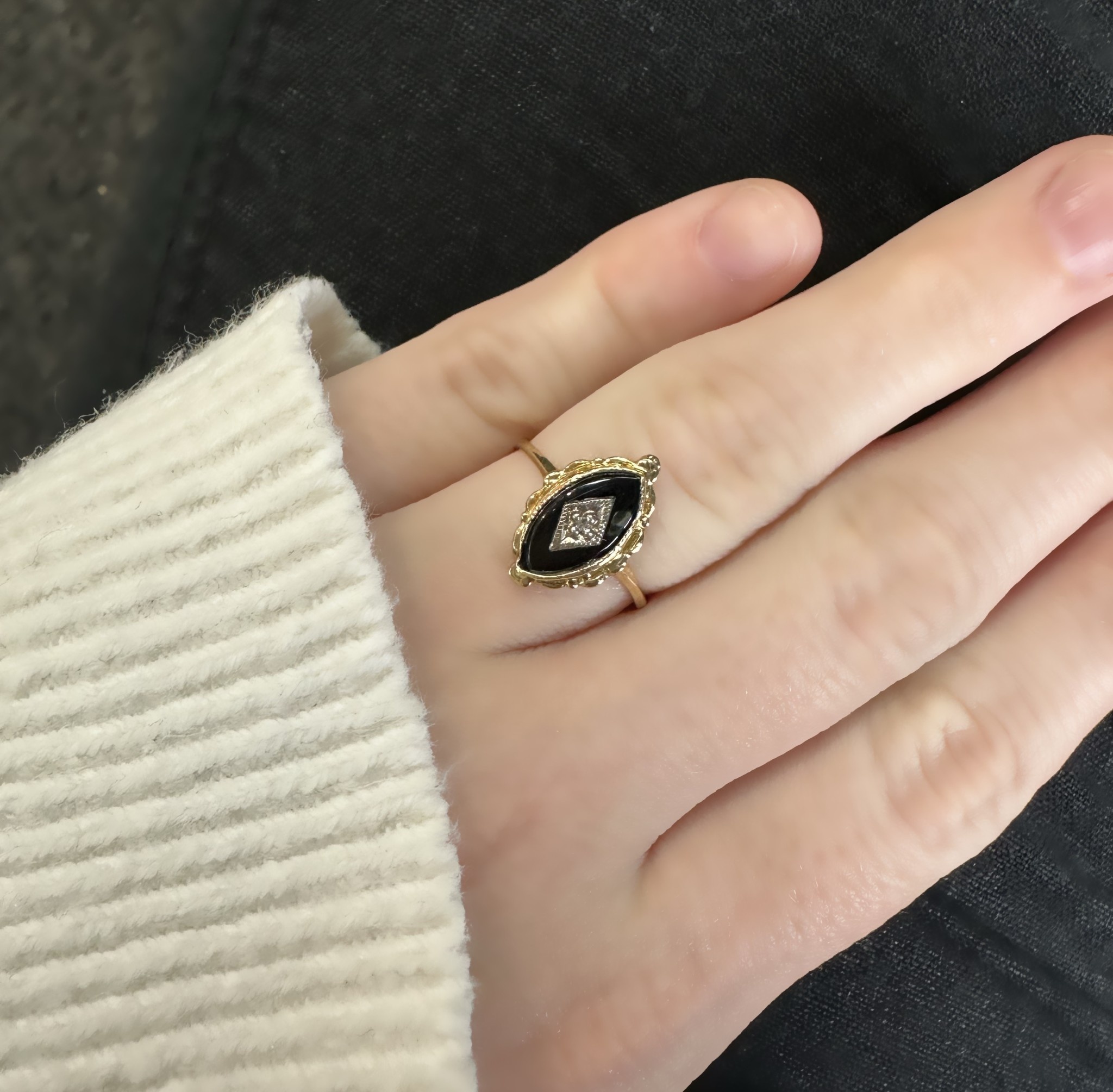 10K Ladies Onxy Diamond Ring Size 6