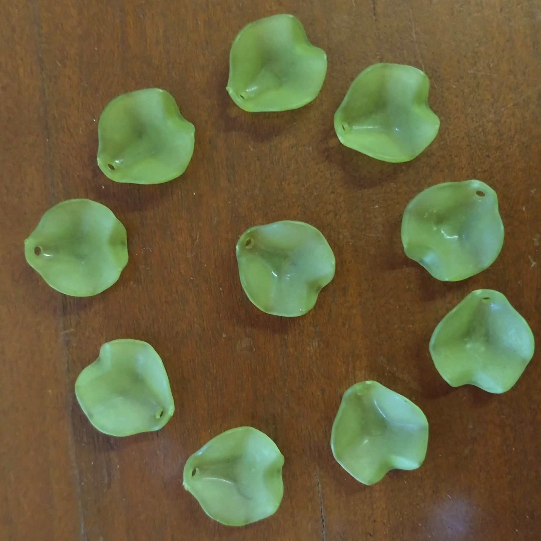Lucite Wavy Leaf 15mm Olive Green Bead - 10 Pieces - Bead Inspirations