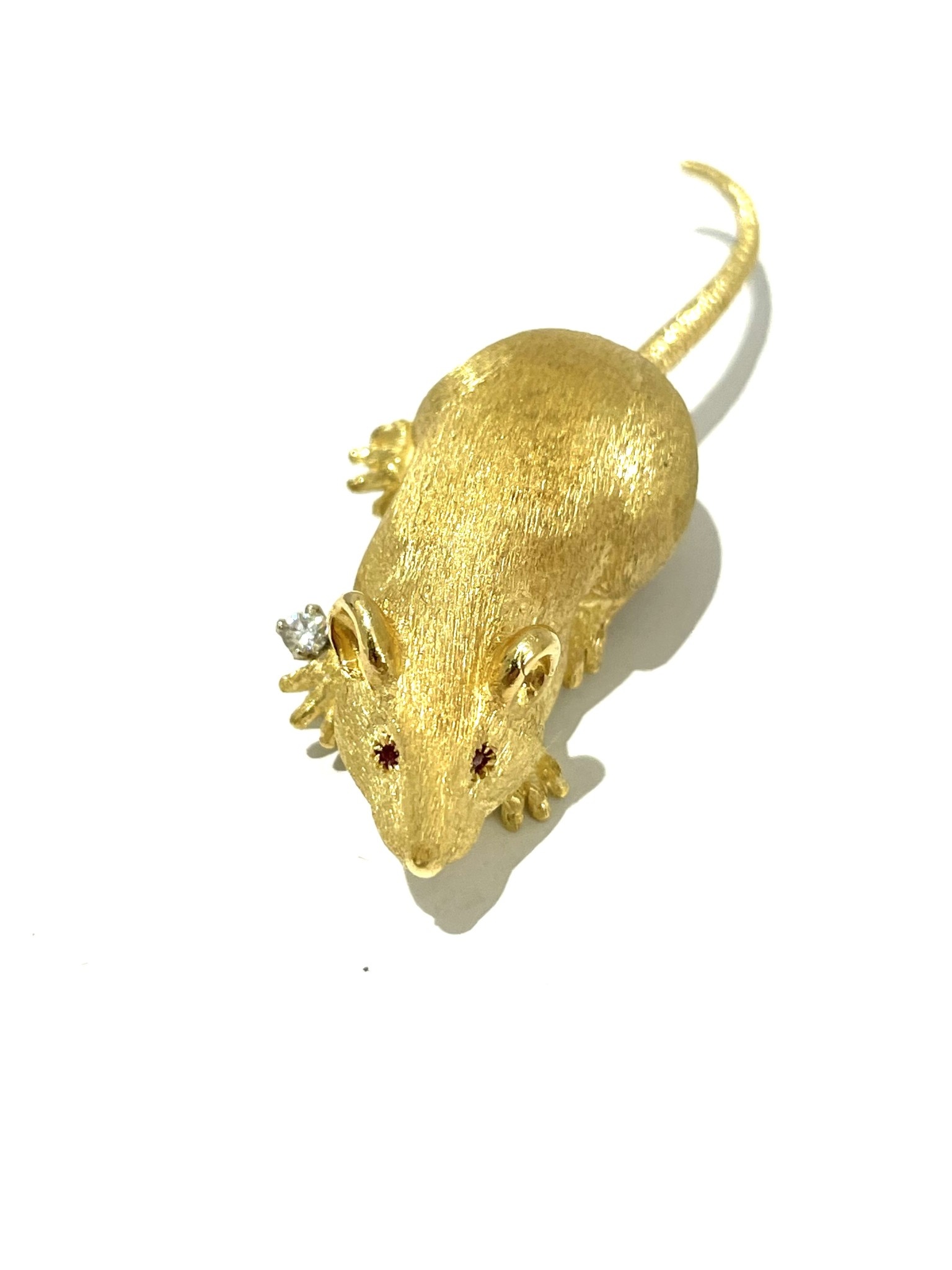 18ct Yellow Gold Mouse Brooch with Ruby Eyes and Holding a Diamond 19 ...