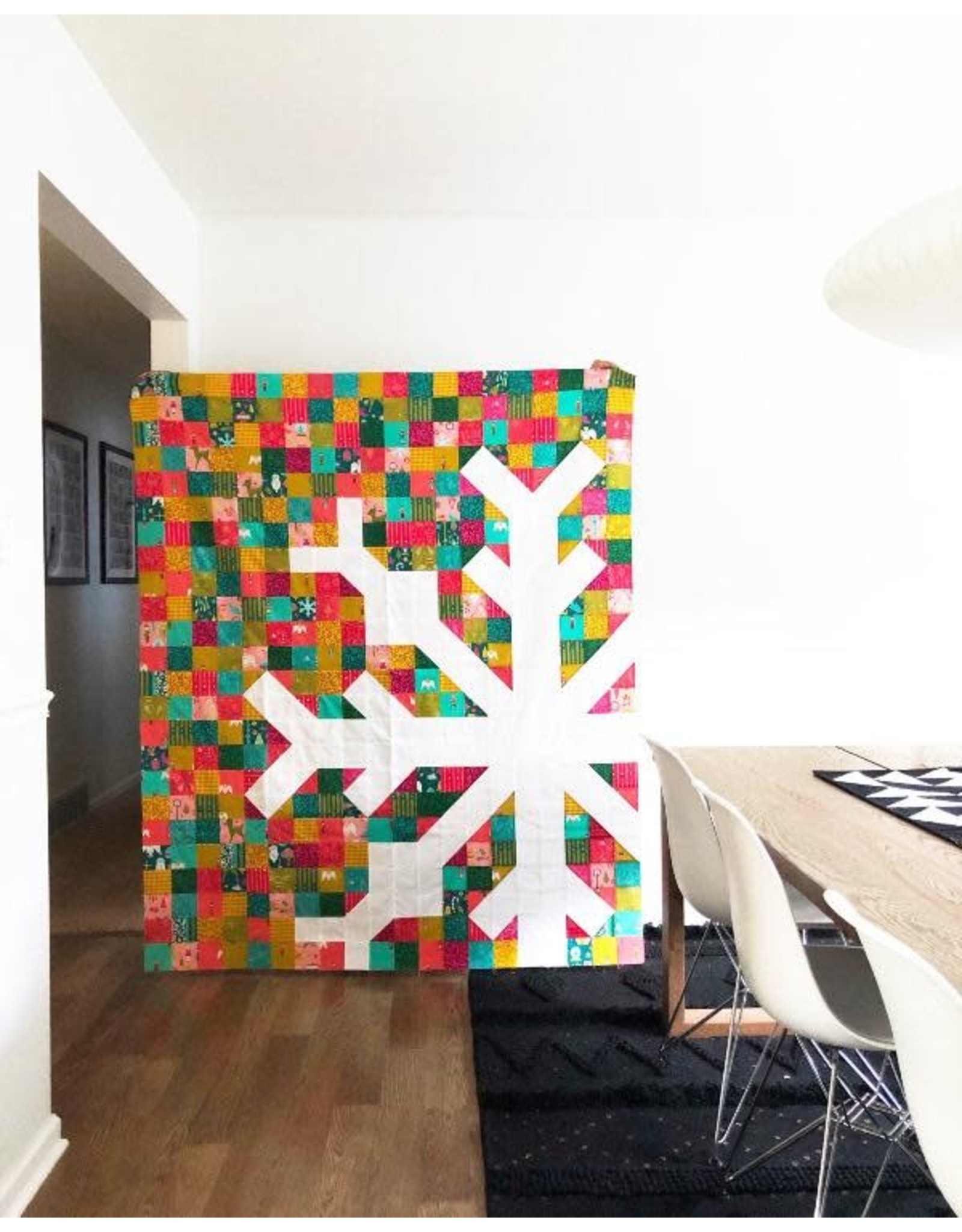 Modern Handcraft’s Snowflake Quilt Pattern - Picking Daisies