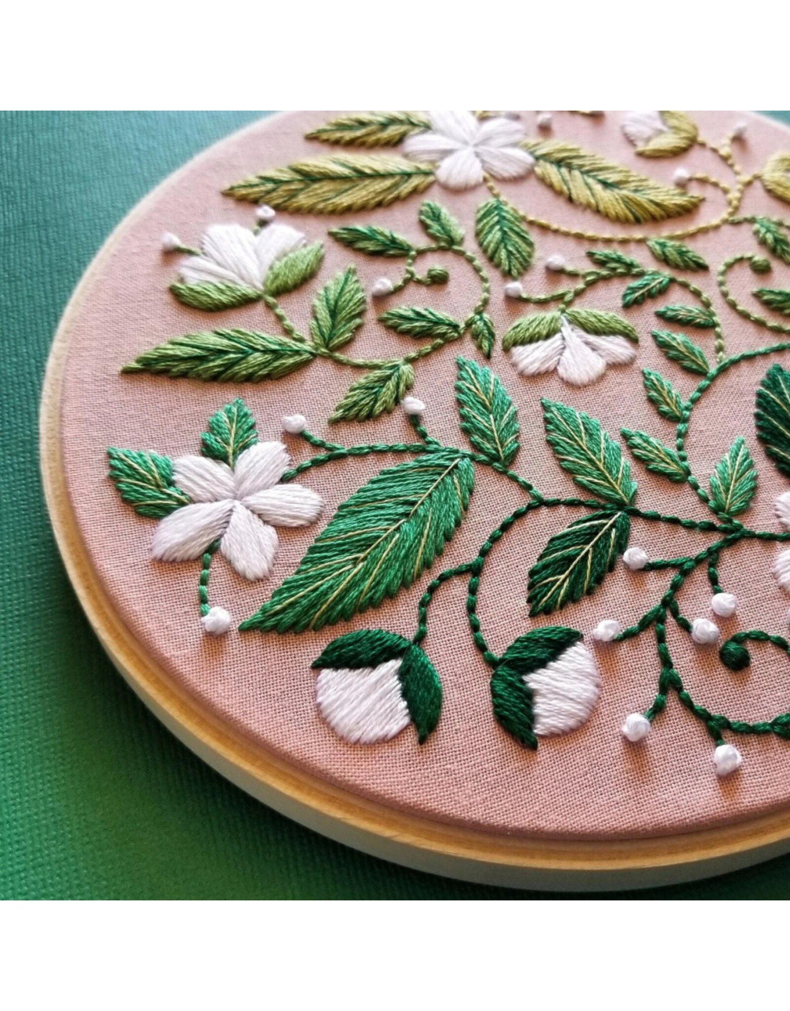 Jessica Long Embroidery Blissful Blooms, Embroidery Kit - Picking Daisies