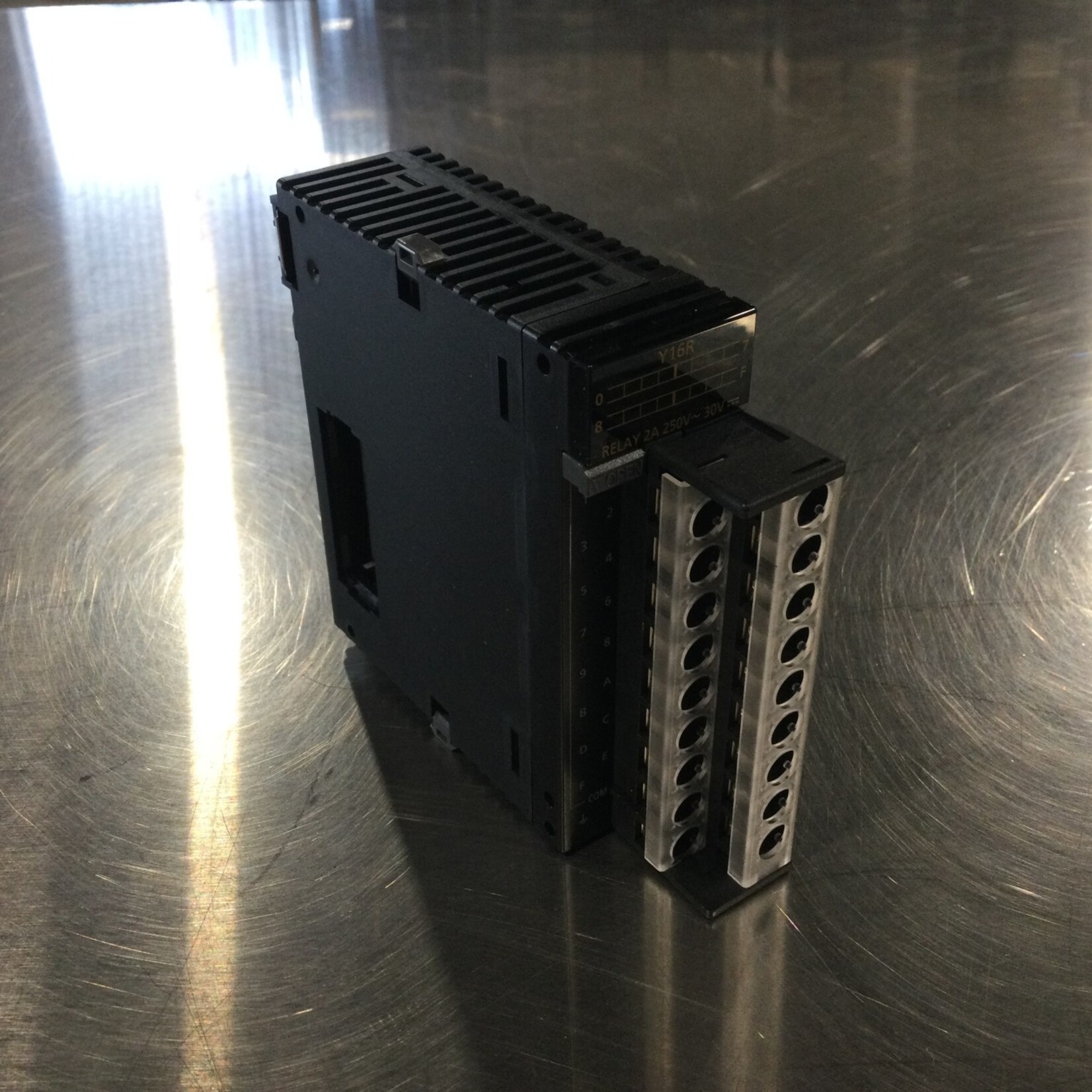 WHRL PANASONIC PLC DIN RAIL 16-RELAY SCREW TERMINAL OUTPUT MODULE ...