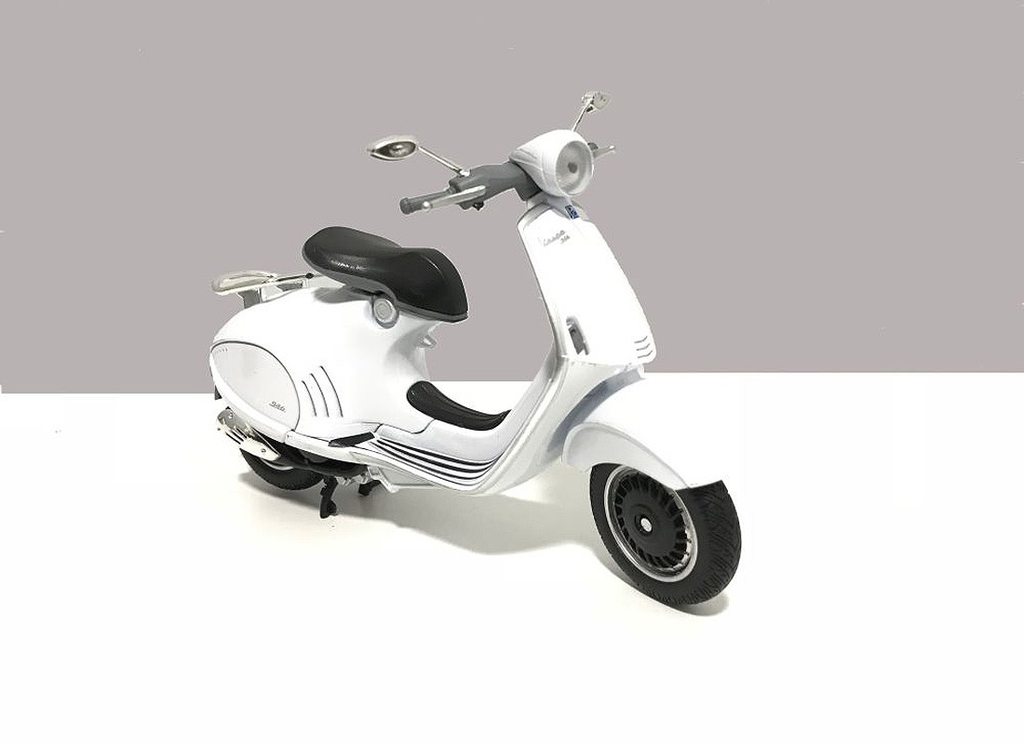 Toy, Vespa 946 White 1:12 Scale - Vespa Toronto West