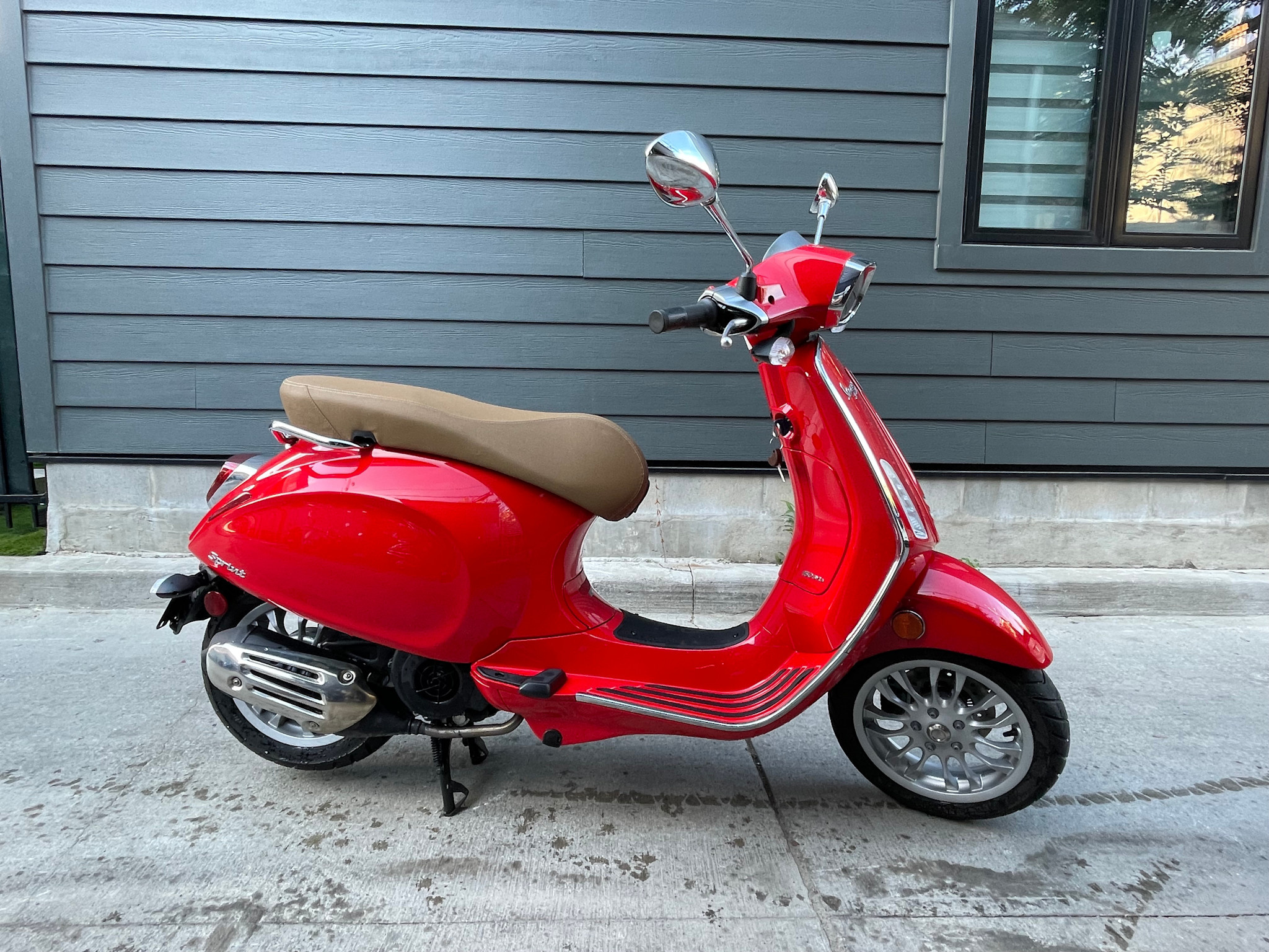 2017 Vespa Sprint 150 red w/6331km - Vespa Toronto West