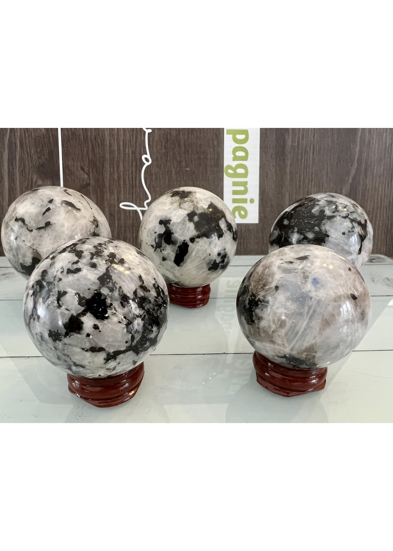 Étincelante Sphère Pierre de Lune Arc-En-Ciel - La Vie et Compagnie