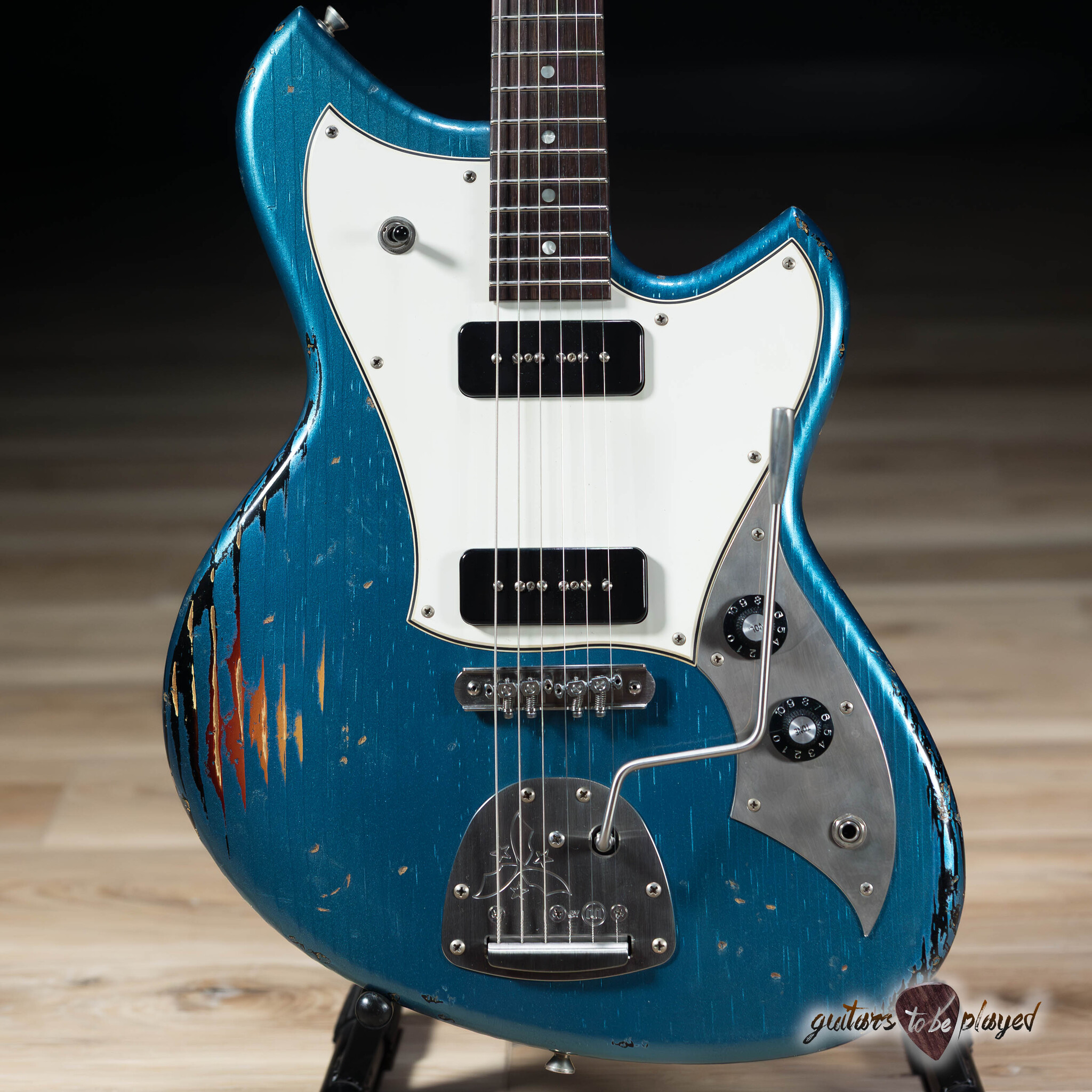 Novo Nucleus Serus J Guitar – Lake Placid Blue over '64 3-Tone Burst ...