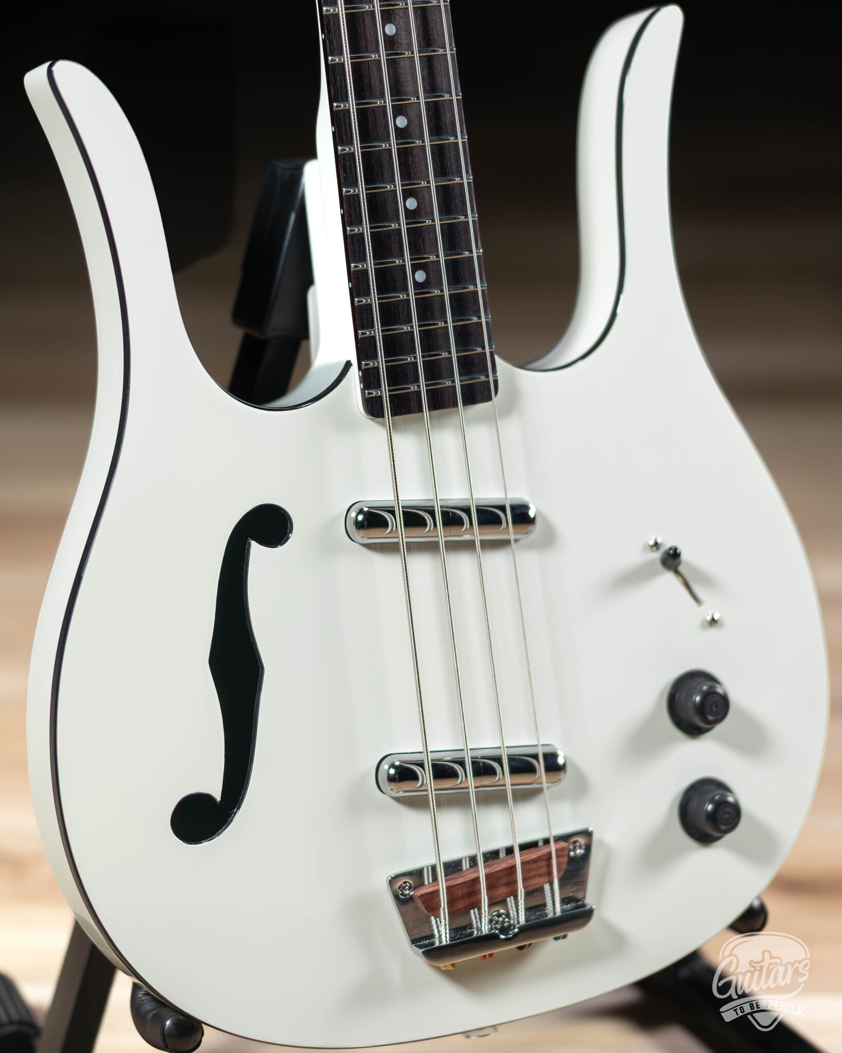 Danelectro '58 Longhorn Bass Guitar – Red Hot White - Guitars To Be Played