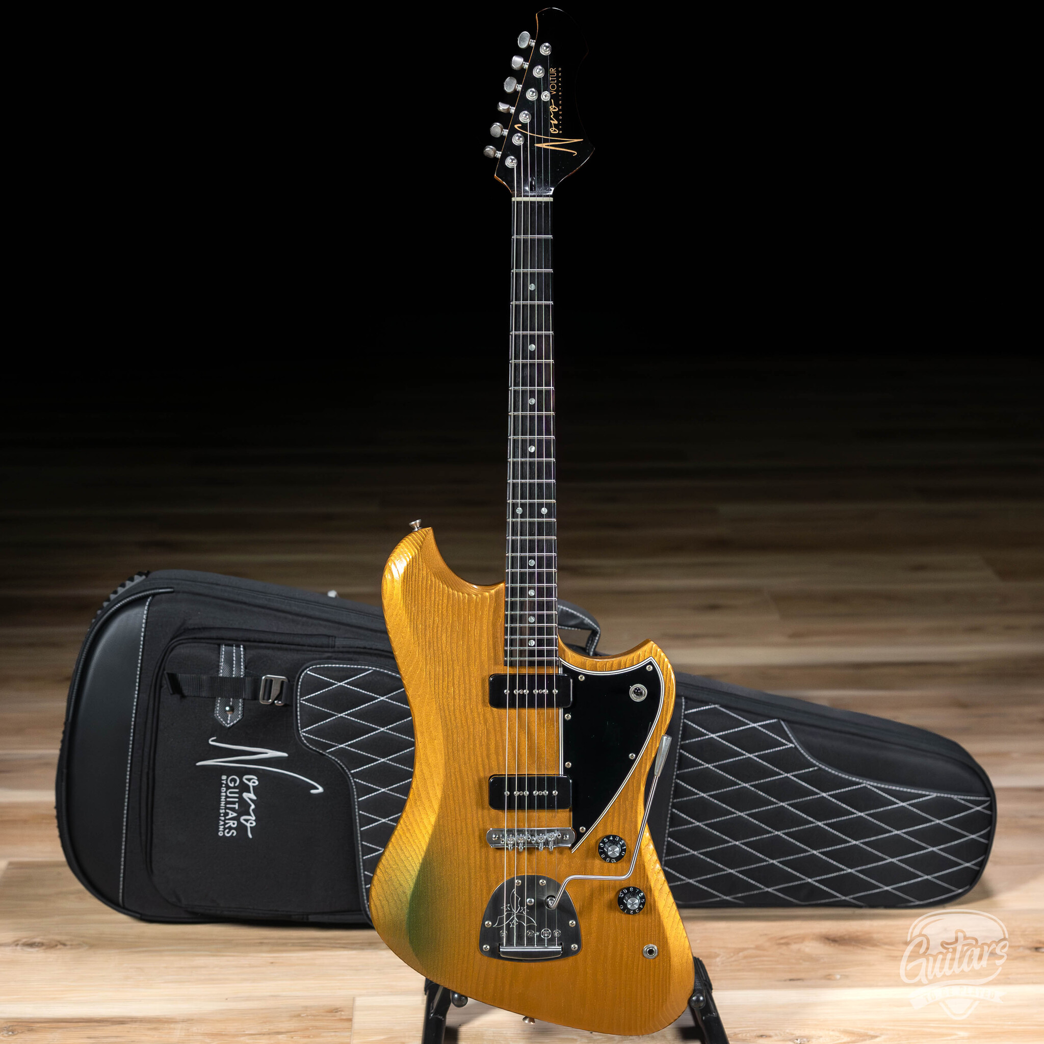 Novo Custom Voltur J w/ Ebony Fretboard & Fralin P-90s – Gold Top Gold ...