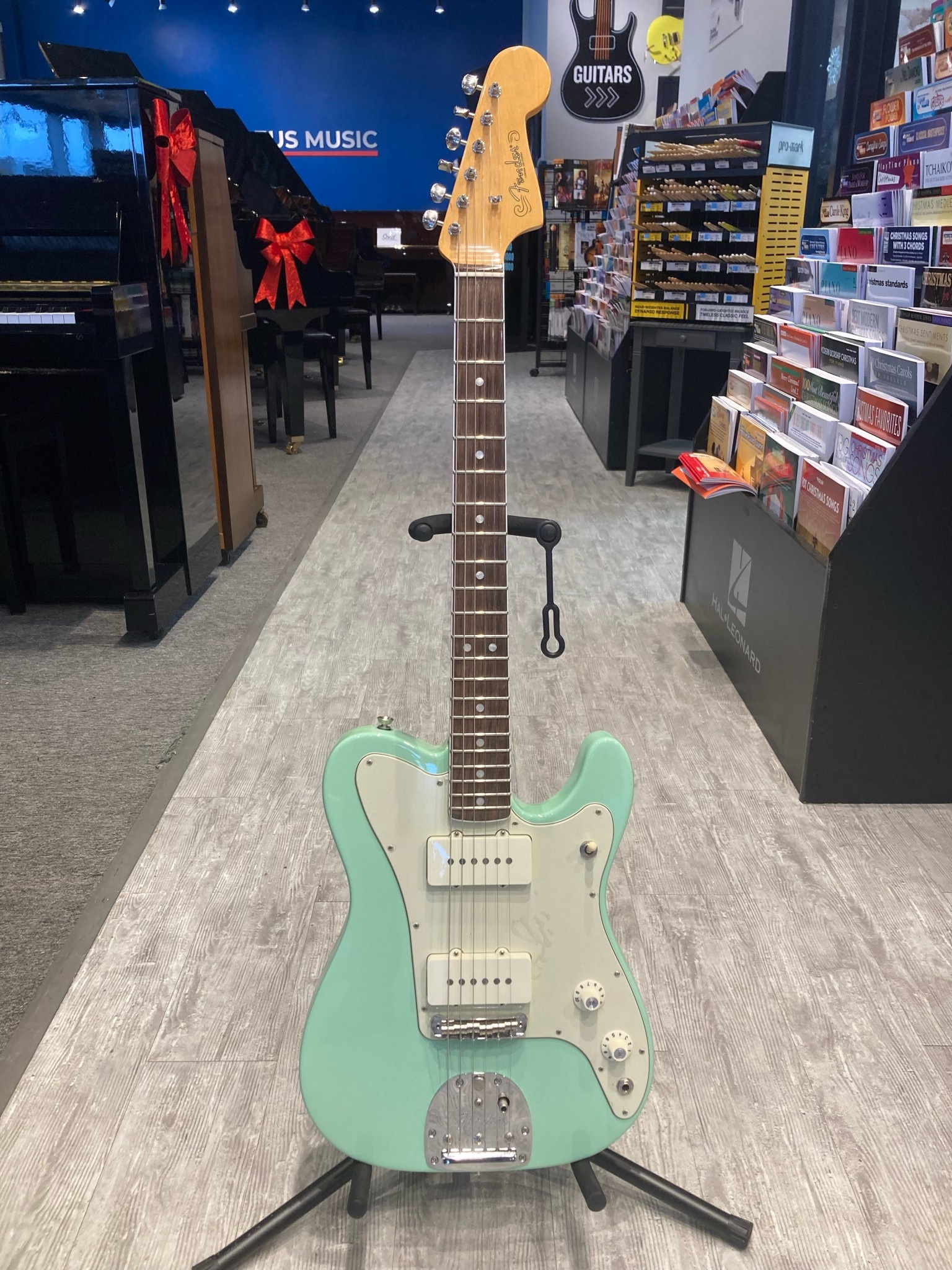 Pre-owend Fender 2018 Limited Edition Parallel Universe Jazz-Tele Surf ...