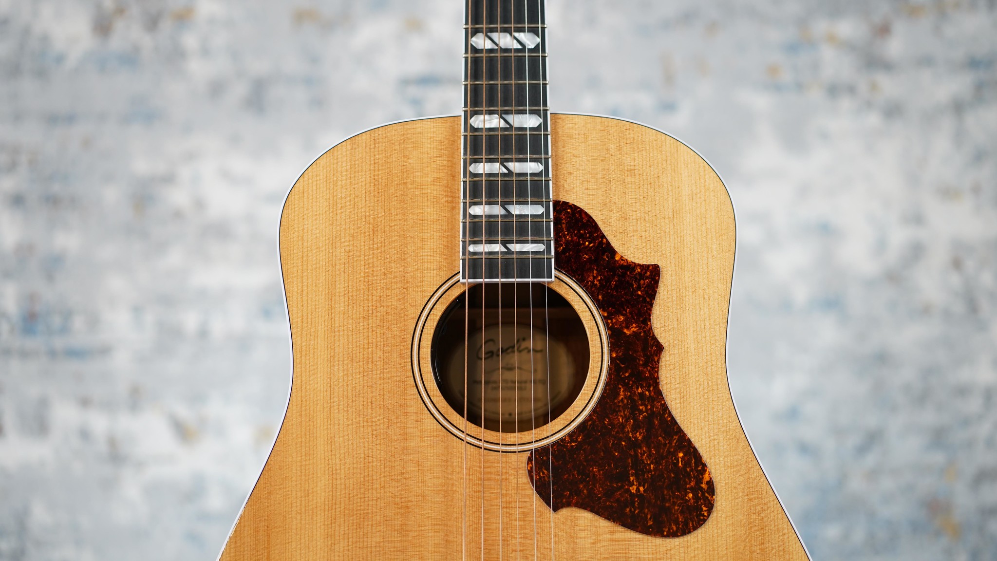 Godin Metropolis Natural Cedar AR EQ +Tric Case - Roosters Acoustics